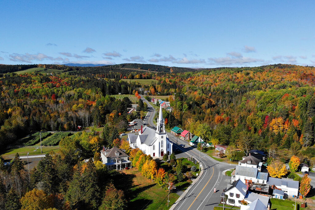 Cœur villageois de Piopolis – La route des sommets